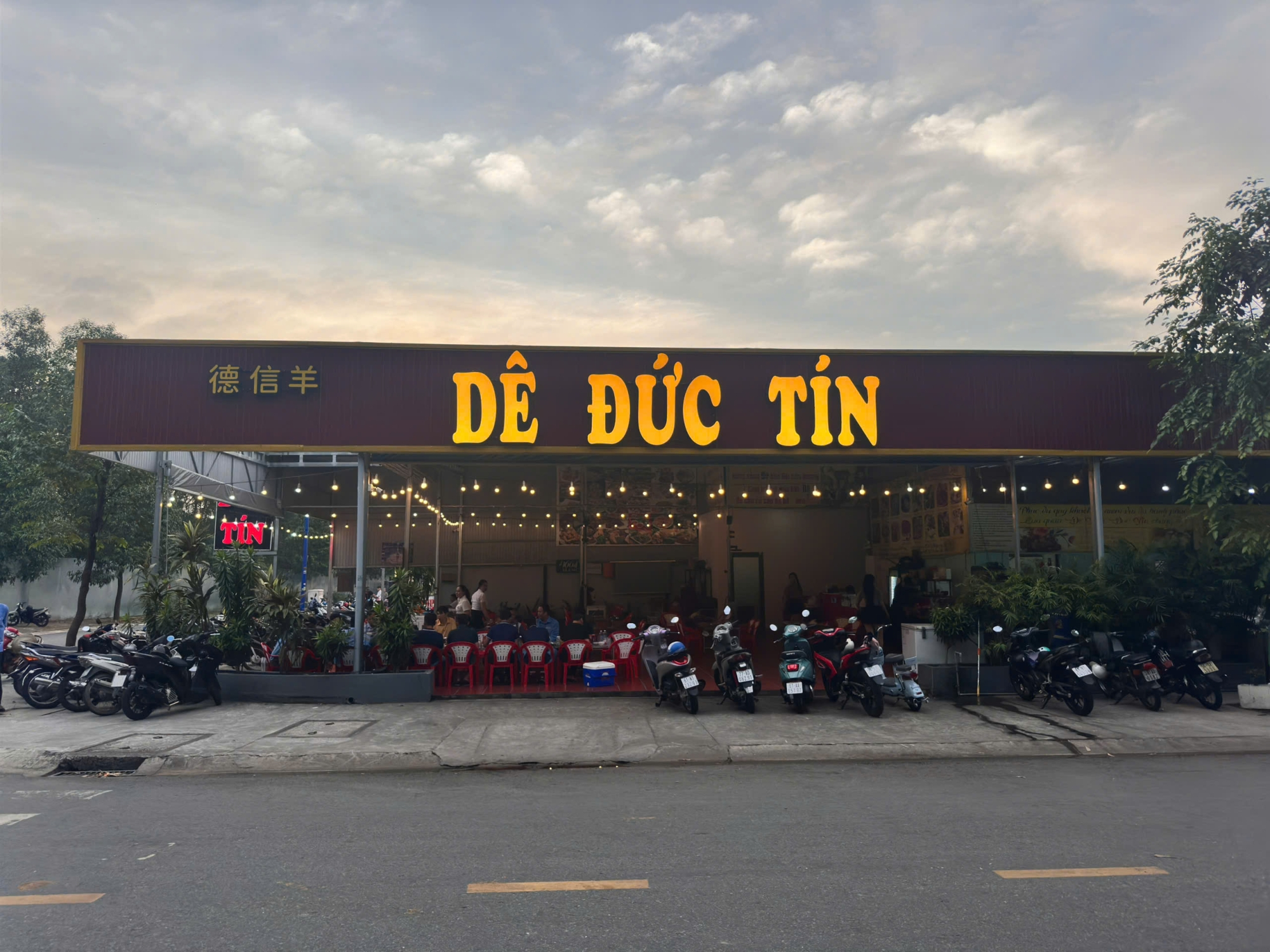 Giới Thiệu Về Dê Tươi Đức Tín